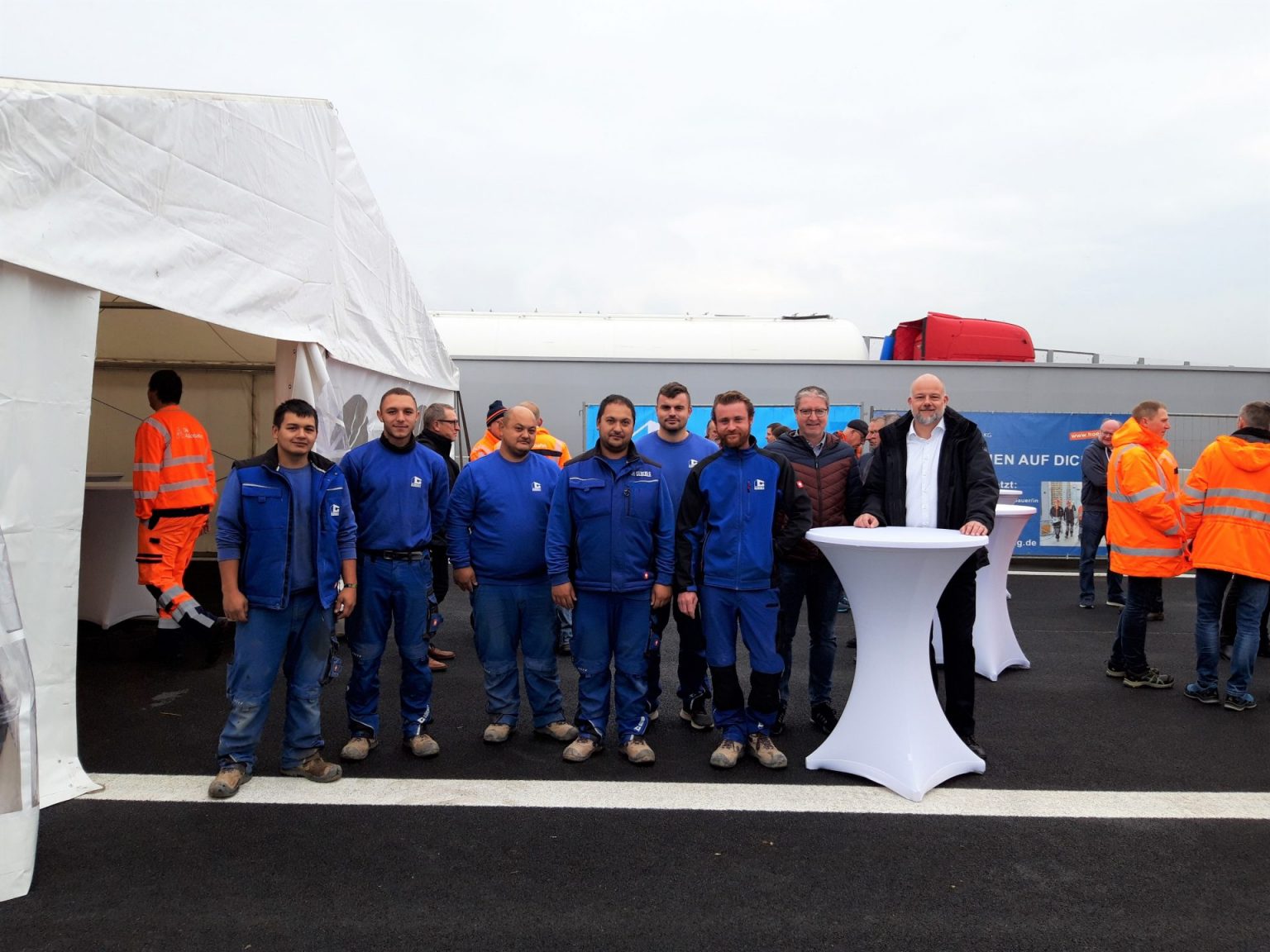 A 73, Fertigstellung der Brücke über Bahn und Bundesstraße 4 südlich ...